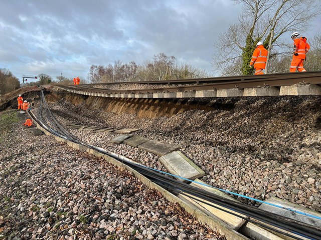 VolkerFitzpatrick mobilises swiftly to support Network Rail in laying vital new track at Hook ...